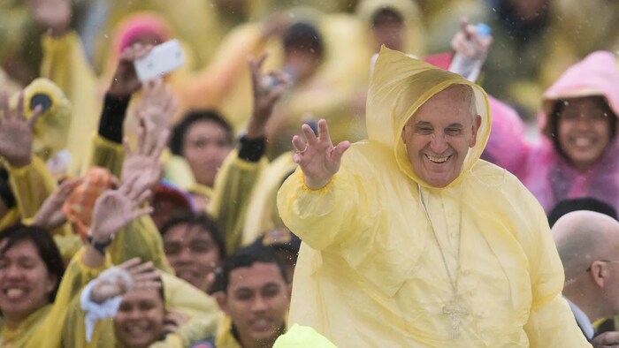 ’Rock star status’: Bakit mahal ng mga Pilipino ang pagbisita ng Santo Papa | Radio-Canada.ca