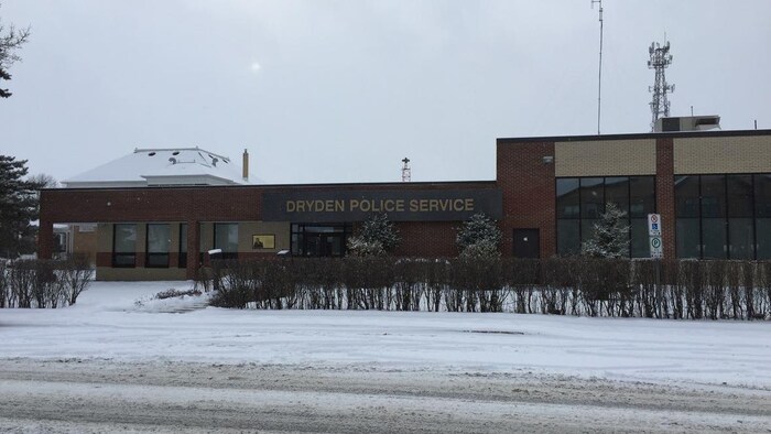 Les négociations piétinent entre Dryden et le syndicat des policiers ...