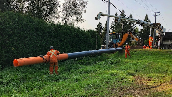Des poteaux plus robustes pour transporter l’électricité d’Hydro-Québec ...