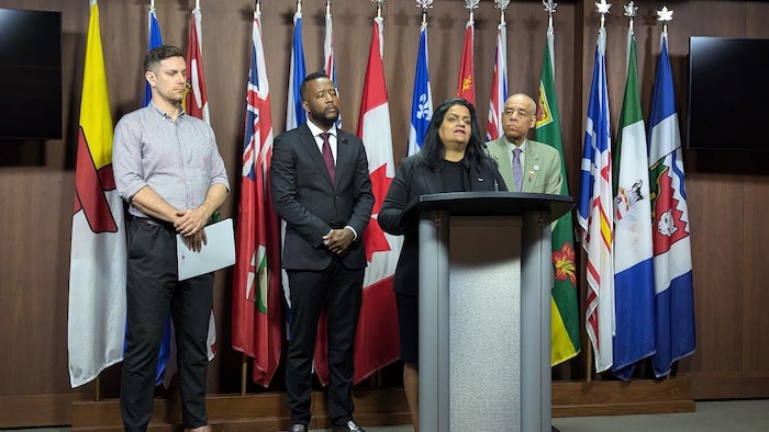 Une coalition d’organismes dénonce de la discrimination au Bureau du ...