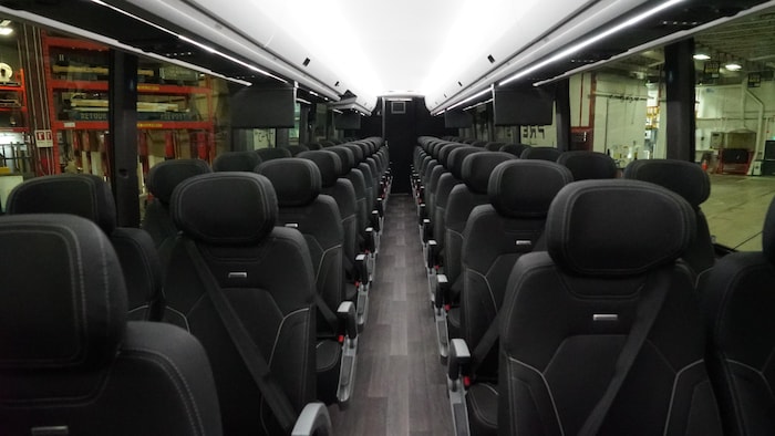 Le nouvel autocar H3-45 de Prévost, très demandé | Radio-Canada