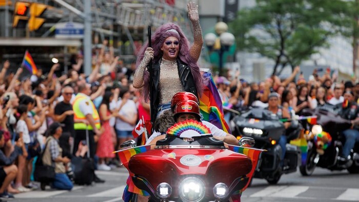 Hausse des coûts liés à la sécurité : Pride Toronto envisage de réduire ...