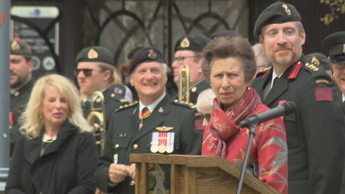 La princesse Anne attire les foules à Moncton | Radio-Canada
