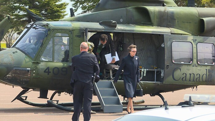 La princesse Anne rend hommage aux trois policiers morts dans la ...