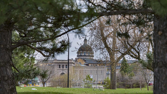 COVID-19 : une permission de sortie à certains détenus du Québec ...