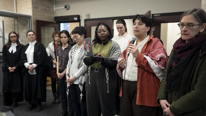 Des manifestants propalestiniens contestent leur arrestation à Montréal ...