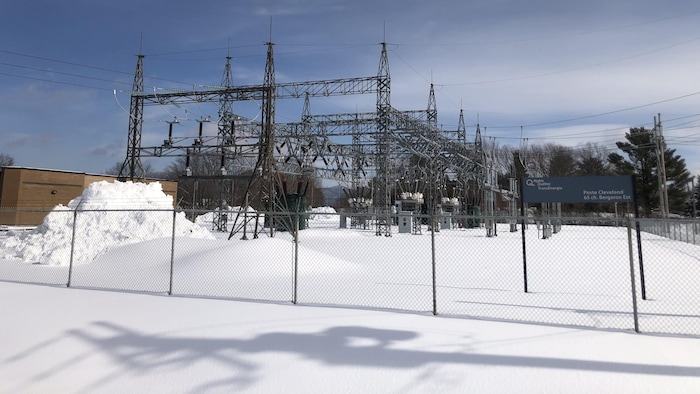 La reconstruction de la ligne électrique de Cleveland-Waterloo ...