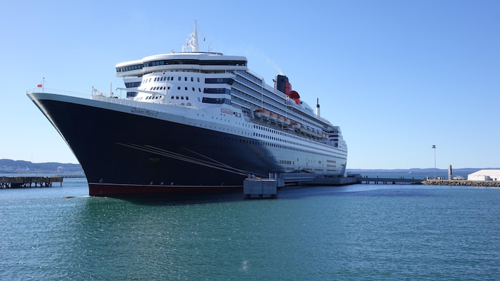 Le vent empêche le Queen Mary 2 d’accoster à Sept-Îles | Radio-Canada
