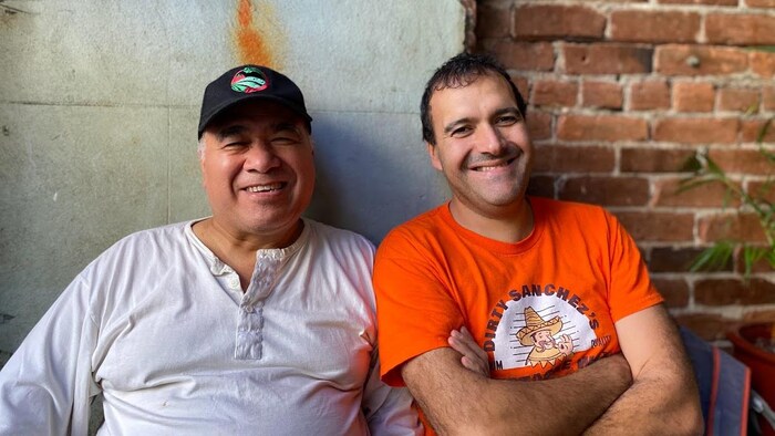 [Reportaje] Radio Dignidad en Vancouver: 18 años a la escucha de las ...