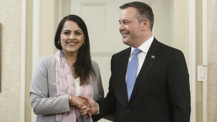 Une ministre albertaine dénonce une attaque raciste à l’encontre de sa ...