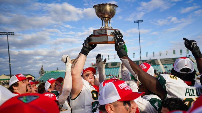 Les Rams de Regina remportent la Coupe Hardy après plus de deux ...