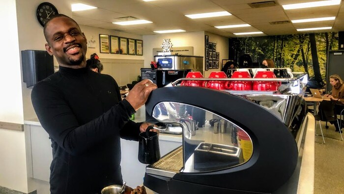 À Vancouver, le Recovery Café soigne les dépendances grâce à une ...