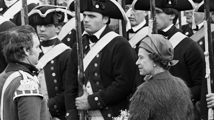 EN PHOTOS : 7 voyages de la reine Élisabeth II en Ontario | Radio-Canada