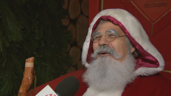 Le « père Noël » accusé de proxénétisme | Radio-Canada