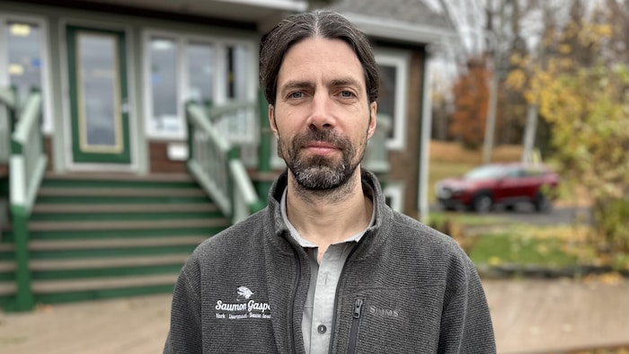 Saison difficile sur les rivières à saumon de Gaspé | Radio-Canada