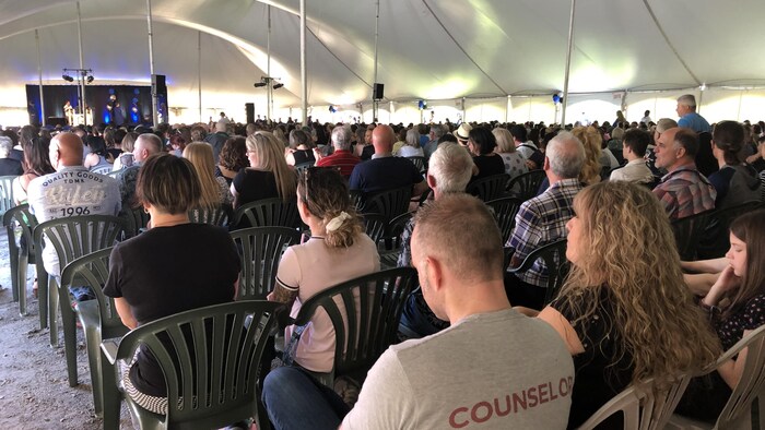 Une cérémonie des diplômes « grandiose » à l’école Paul-Hubert | Radio ...