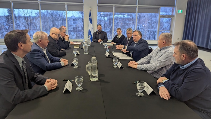 François Legault visite RYAM et rencontre des élus du Témiscamingue ...