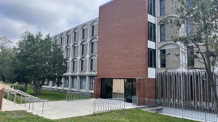 Nouvel immeuble pour les étudiants, mais les besoins demeurent grands à ...