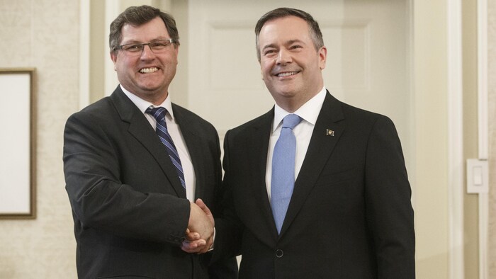 Des leaders métis poursuivent le gouvernement albertain | Radio-Canada