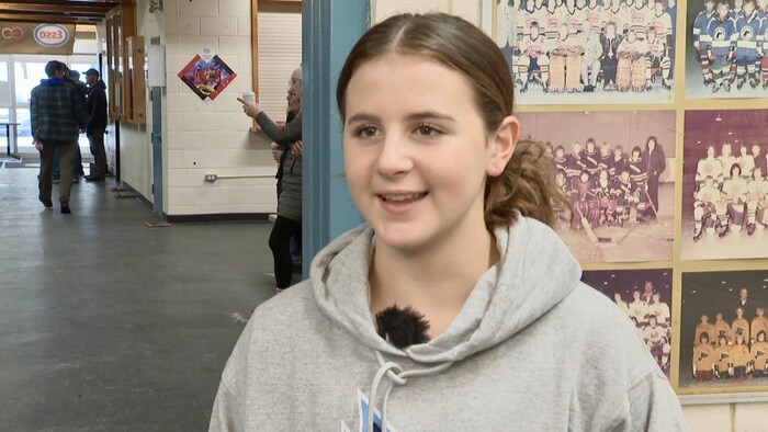 Une famille de Calgary unie par sa passion pour la ringuette | Radio-Canada