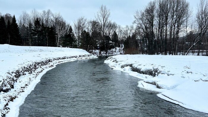 Une rivière du Nord-Ouest restaurée pour atténuer les risques d ...