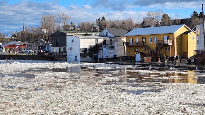 Journée d’embâcle sur la rivière Matane | Radio-Canada