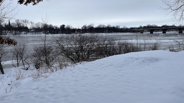 La rivière Saint-François sous surveillance à Drummondville | Radio-Canada