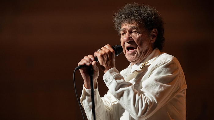 Robert Charlebois fête ses 80 ans avec l’OSM | Radio-Canada