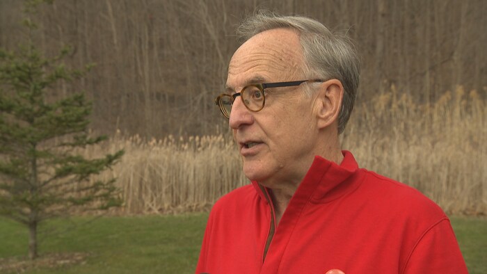 Une centaine de Torontois nettoient la vallée Don pour le Jour de la ...