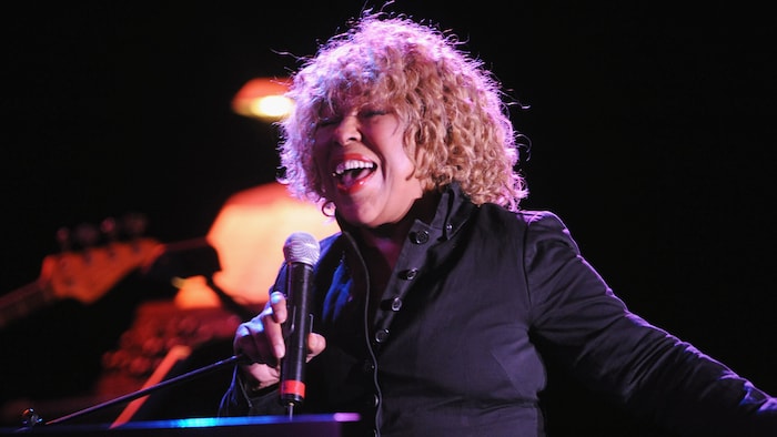 Atteinte de la maladie de Lou Gehrig, Roberta Flack ne peut plus ...