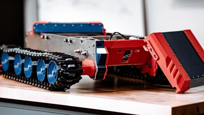 Un « robot des neiges » conçu pour déneiger la patinoire du canal ...