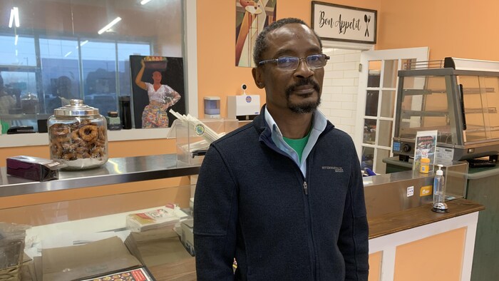 Une banque alimentaire et de vêtements pour les nouveaux arrivants afro ...