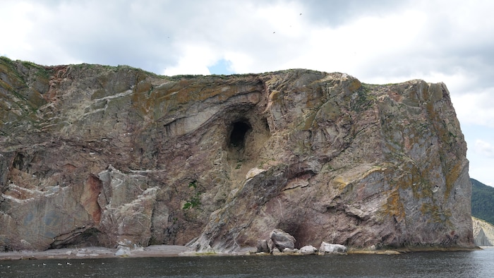 Le rocher Percé pourrait-il un jour avoir un deuxième trou? | Radio-Canada