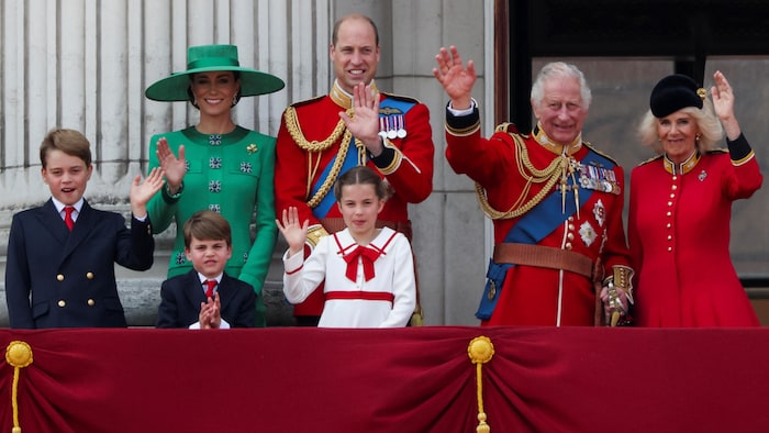 Charles III à cheval pour sa première parade d’anniversaire | Radio-Canada