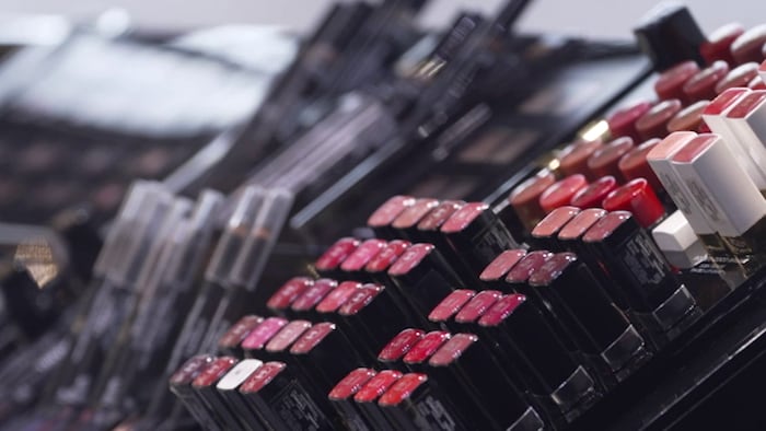 Produits de beauté, beauté toxique? | Radio-Canada