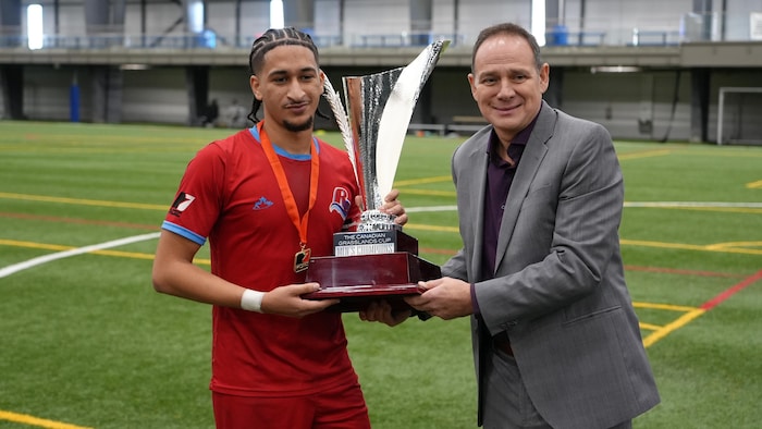 Les Rouges de l’Université de Saint-Boniface se qualifient pour le ...