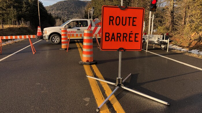 Des centaines de résidences ont été isolées en raison des inondations ...