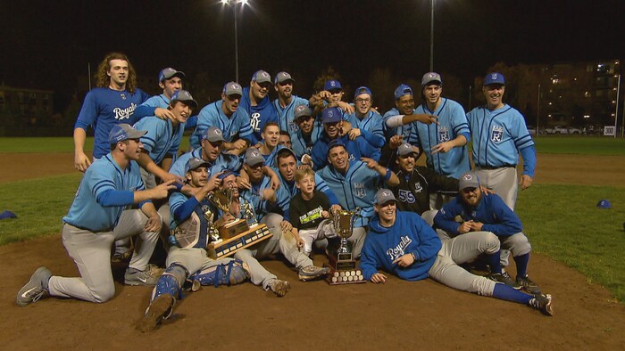 Baseball junior : Repentigny couronné champion face à Québec | Radio-Canada