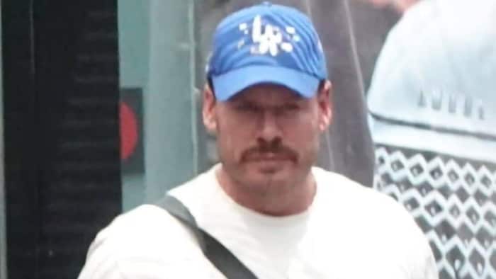 Recherché par le FBI, Ryan Wedding aurait changé d’apparence, selon de nouvelles photos | Radio ...