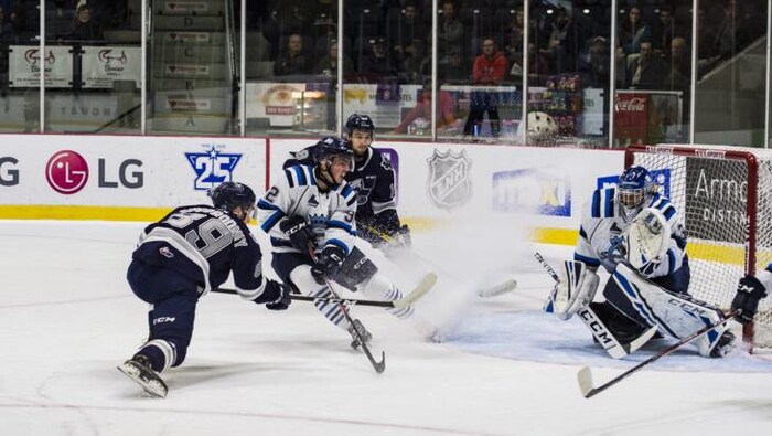 Première victoire de la saison pour L’Océanic de Rimouski | Radio-Canada