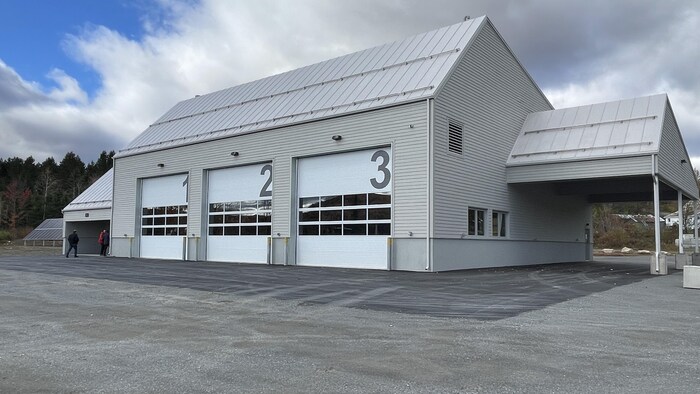 Saint-Jean-de-la-Lande a son nouveau garage municipal | Radio-Canada