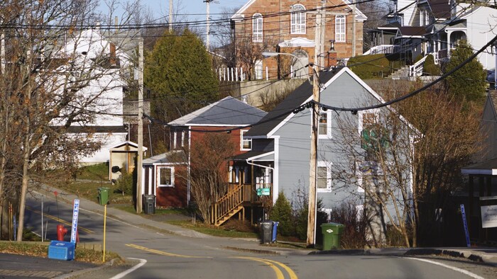 Des citoyens inquiets des émanations de l’usine de charbon de Saint ...