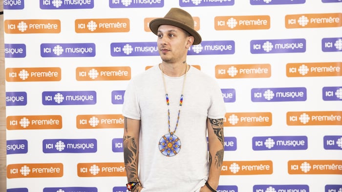 Samian à la barre d’une émission radio 100 % musique autochtone | Radio ...