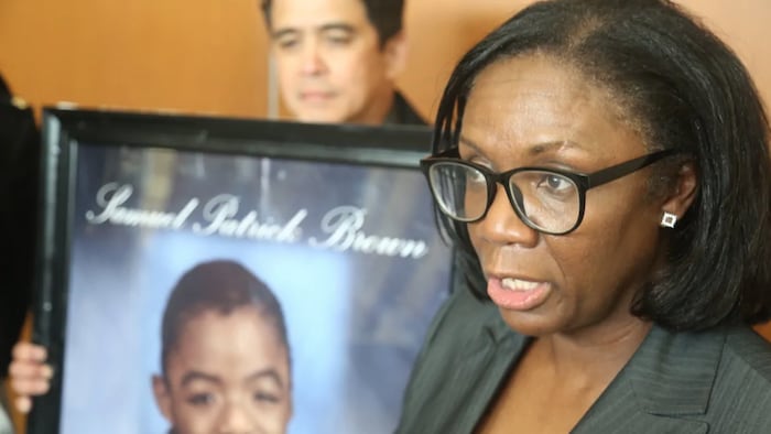 Enquête du coroner : Samuel Brown est mort de cause naturelle dans le ...