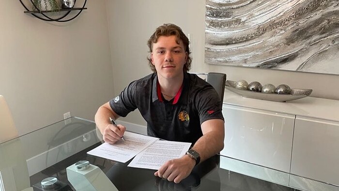 Un contrat dans la LNH pour Samuel Savoie de Dieppe | Radio-Canada