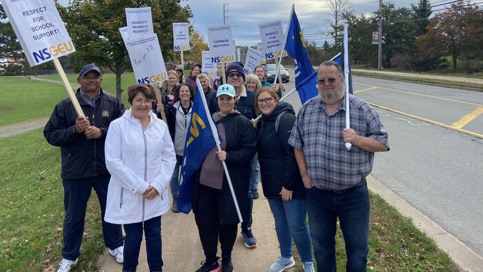 Grève du personnel de soutien scolaire dans deux régions de la N.-É ...