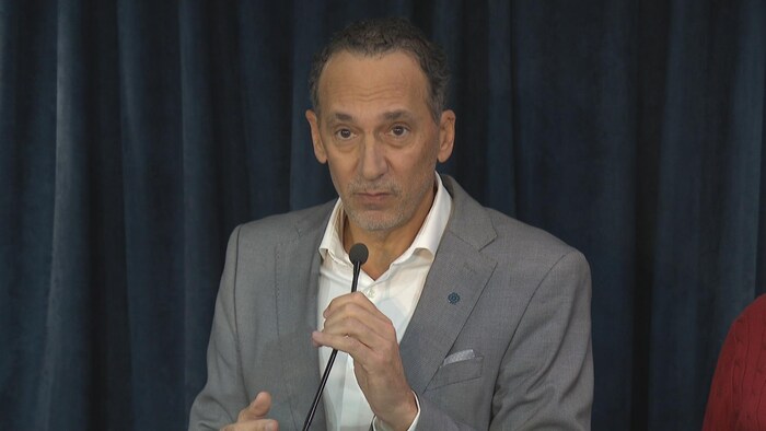 Compressions en santé : les médecins spécialistes exigent un moratoire ...