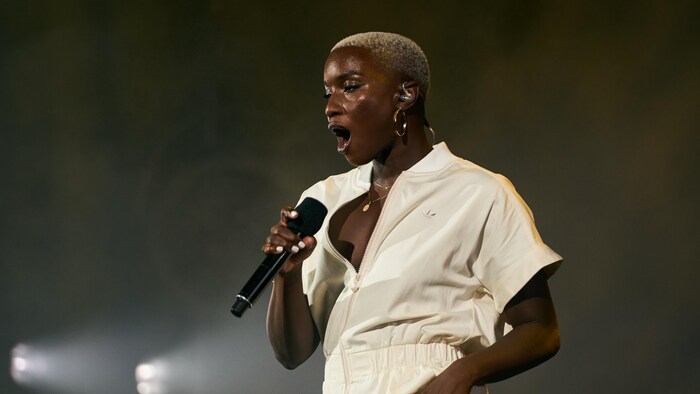 Coco Belliveau : aimer les femmes et pouvoir le dire sur scène | Radio-Canada