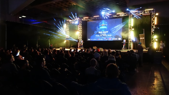 Les meilleures équipes sur scène au Lan ETS | Radio-Canada