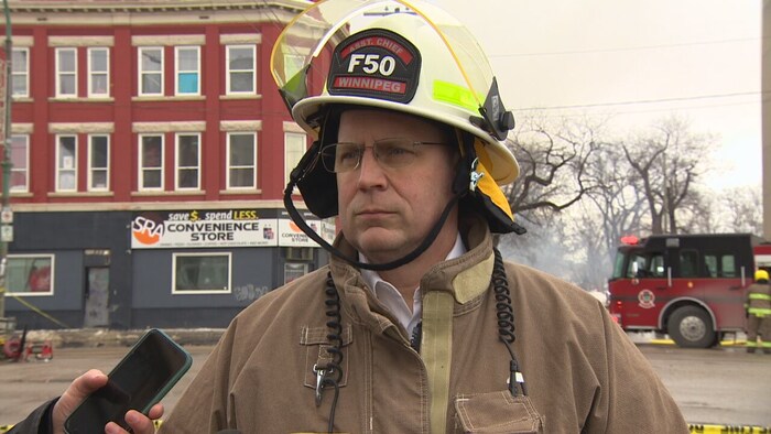 Un incendie détruit les locaux de 3 entreprises sur la rue Main, à ...